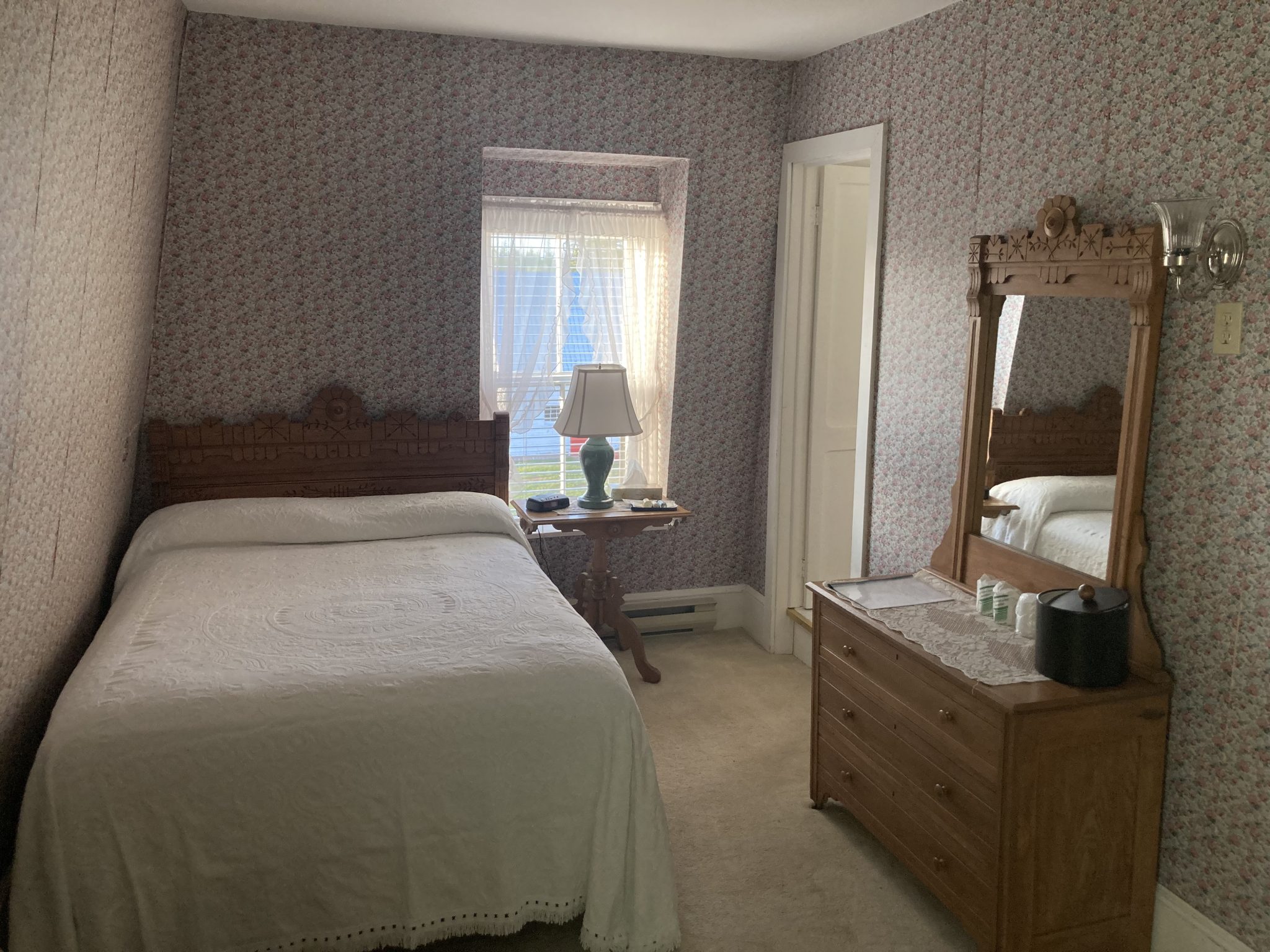 Hotel Basic Room - Shaw's Hotel & Cottages